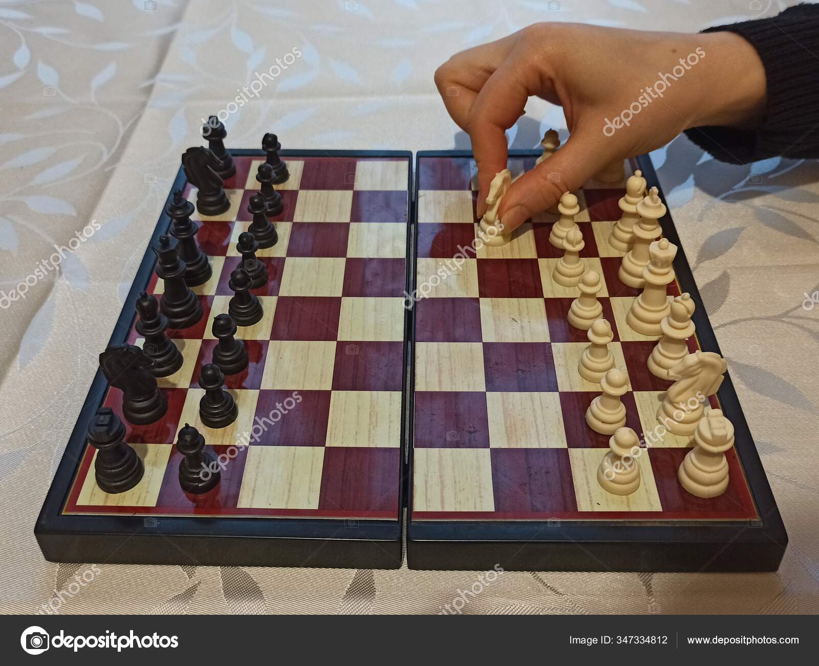 Partial View Woman Play Chess Table Stock Photo by ©Yuliia1991 347334812 Partial View Woman Play Chess Table Stock Photo by ©Yuliia1991 347334812
