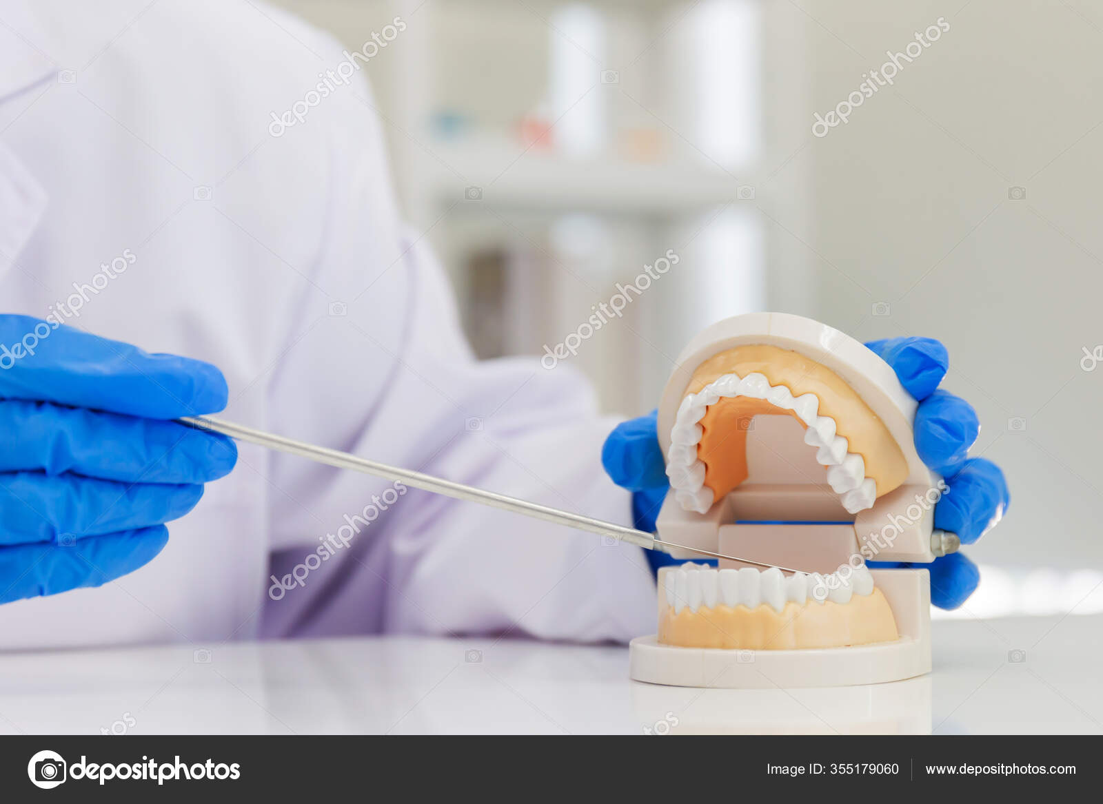 Dentist Introducing Knowledge Denture Equipment Dental Clinic Table ...