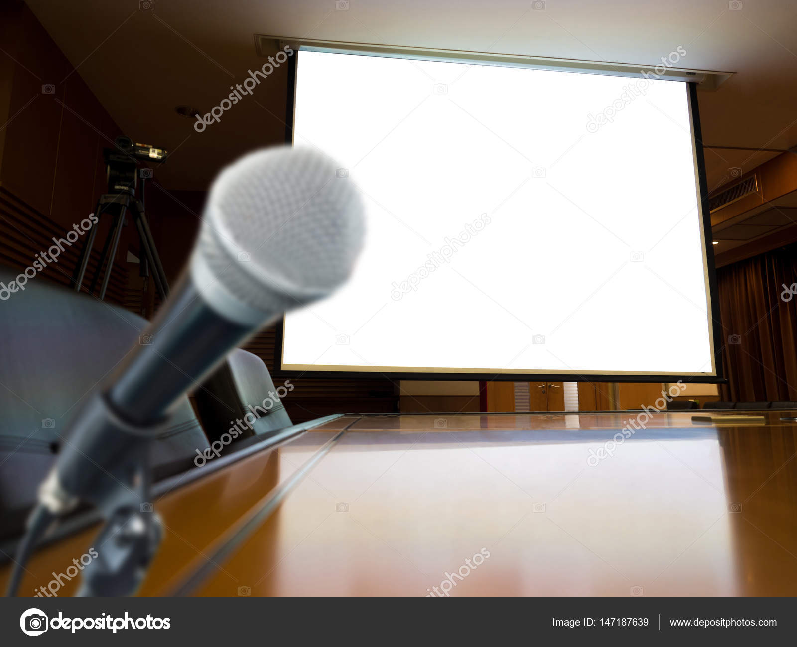 Blank projector on white screen — Stock Photo © missisya #147187639