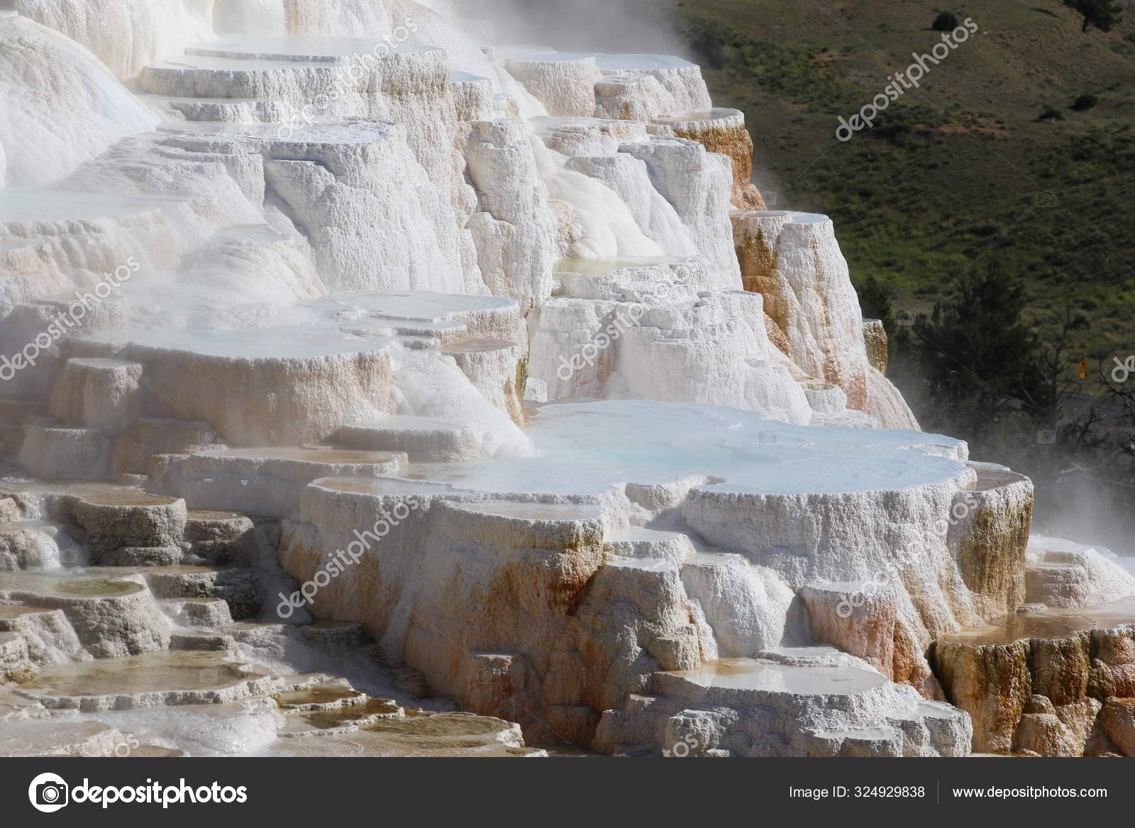Yellowstone, The splendid limestone sculptures of Mammoth Hot Spring ...