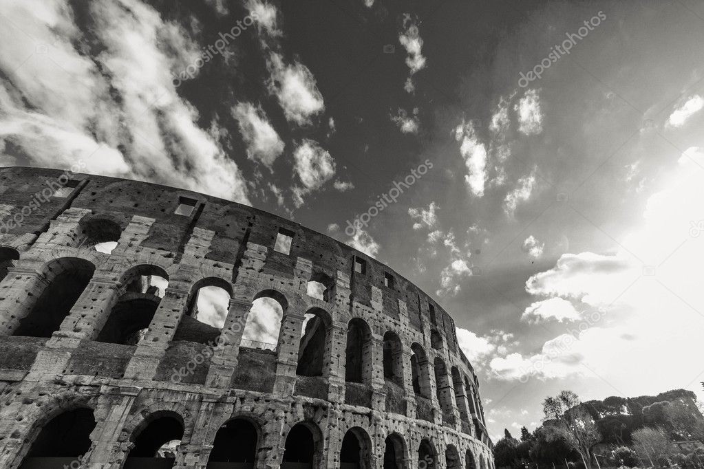 Coliseum. Construction of the biggest amphitheater in all the ancient ...