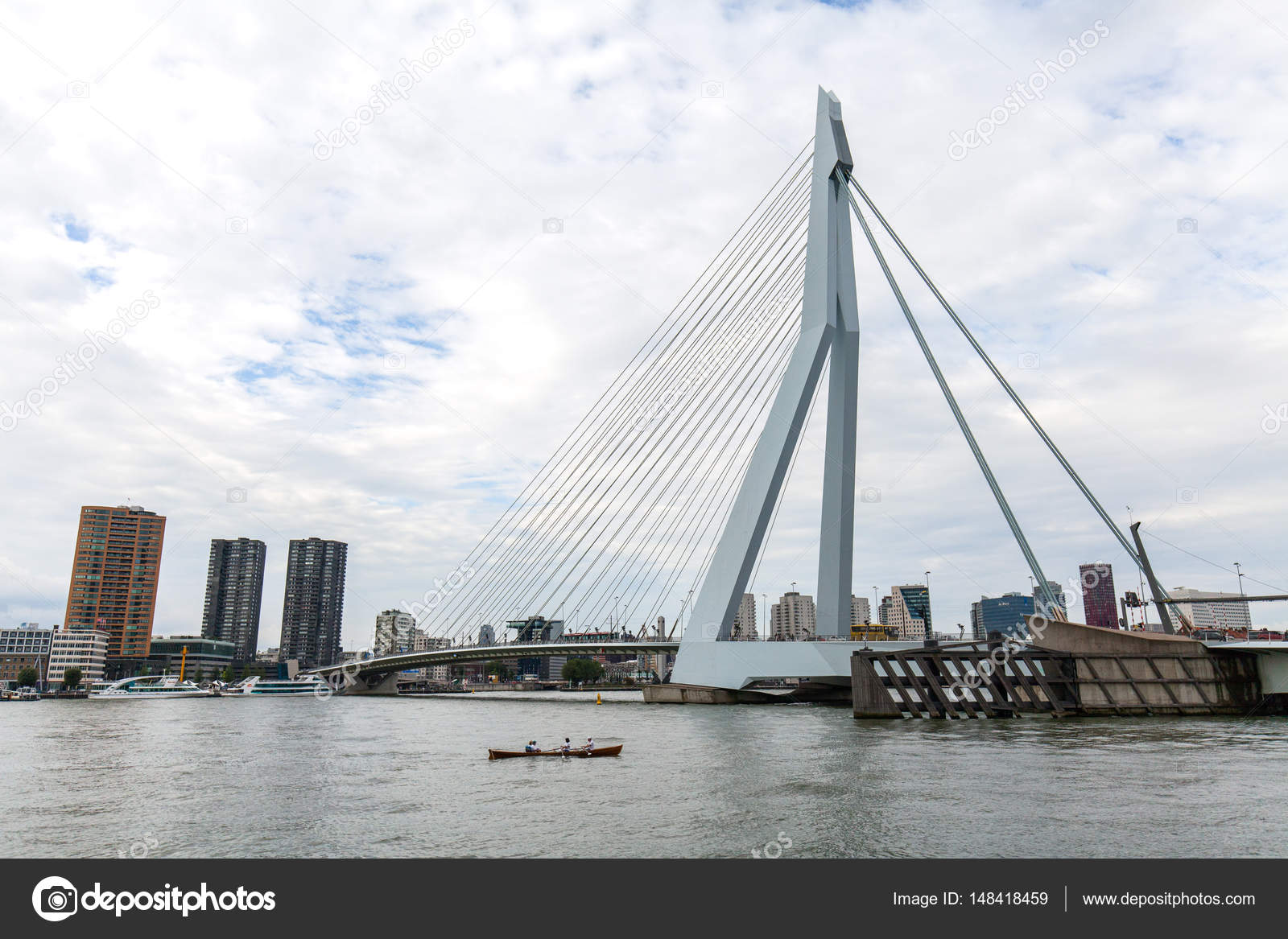 Erasmus bridge in Rotterdam harbor – Stock Editorial Photo © sashk0 ...