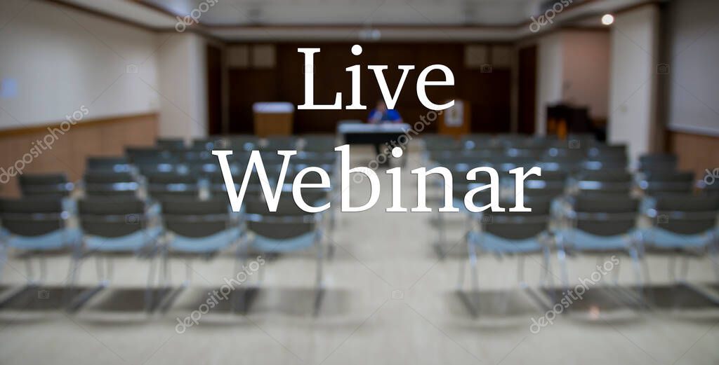 Webinar en vivo Texto sobre la foto borrosa de la sala de conferencias o sala de seminarios sin ...