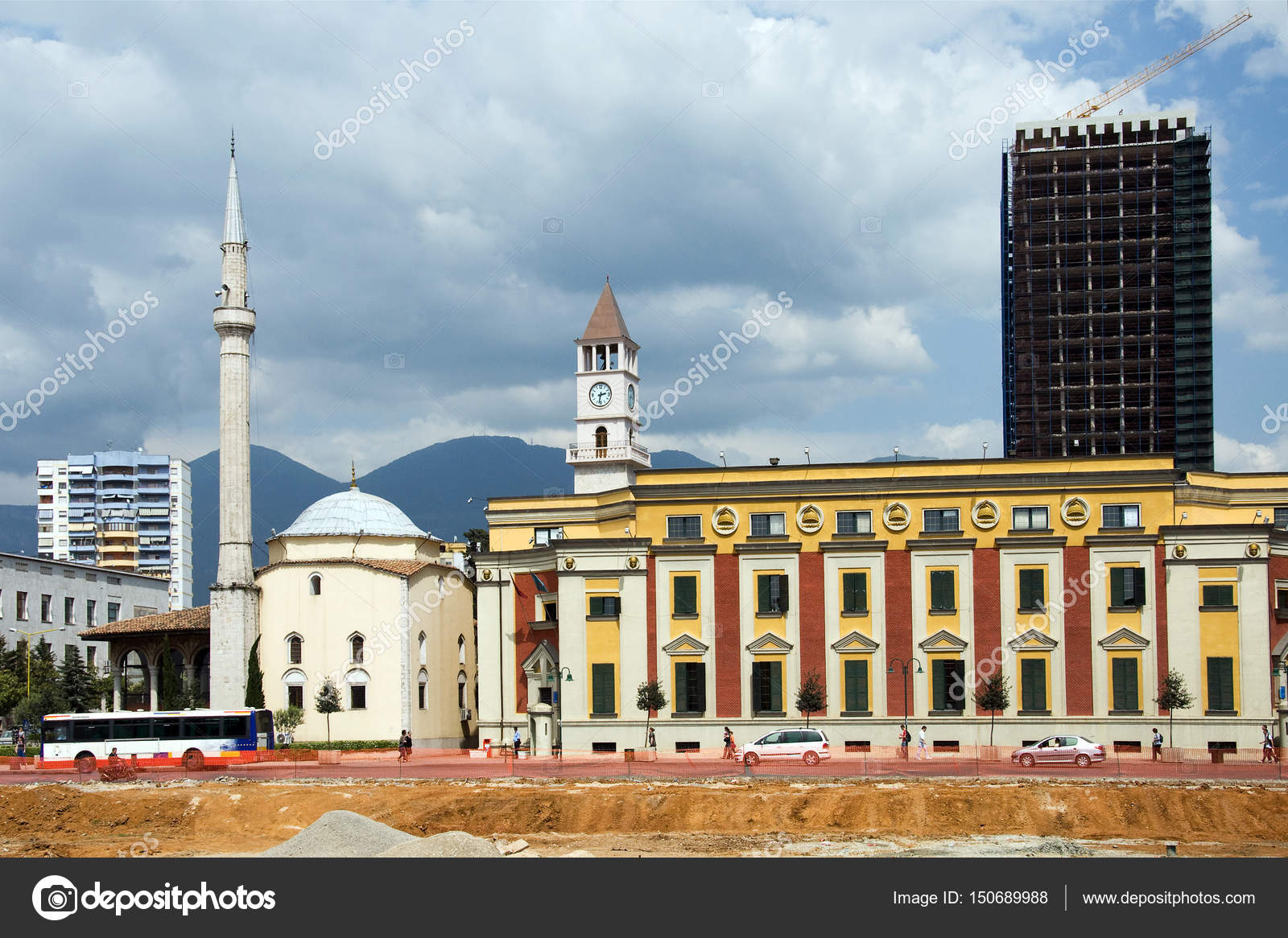 Et'hem Bey mosque on square Skanderbeg of Tirana — Stock Photo ...