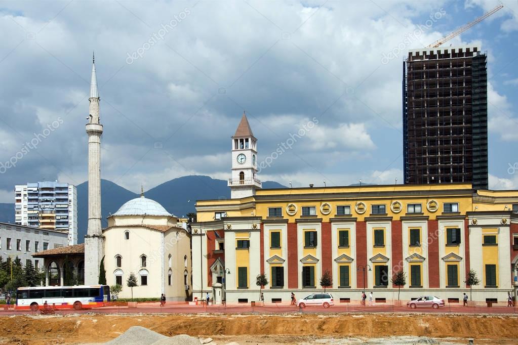 Et'hem Bey mosque on square Skanderbeg of Tirana — Stock Photo ...