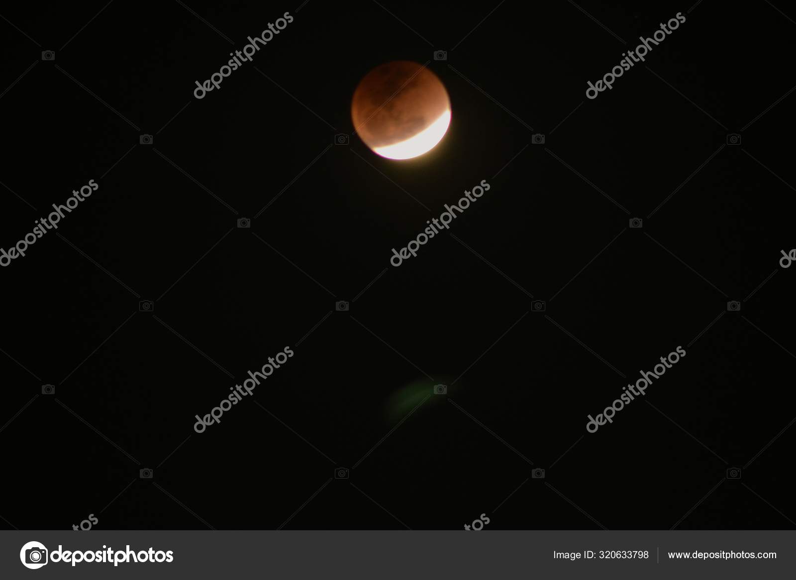 Beautiful Shot Moon Dark Night Sky — Stock Photo © Wirestock #320633798
