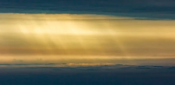 Nuvens de raios de sol Stock Photos, Royalty Free Nuvens de raios de ...