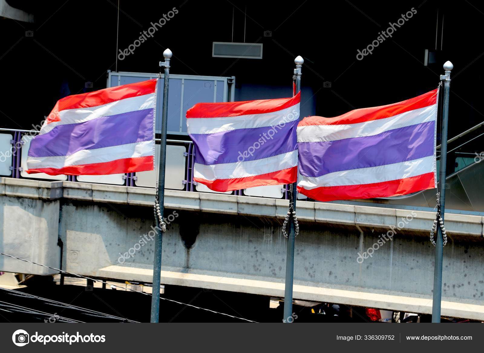 Three Thai Flags blowing in the wind in the city of Bangkok — Stock ...