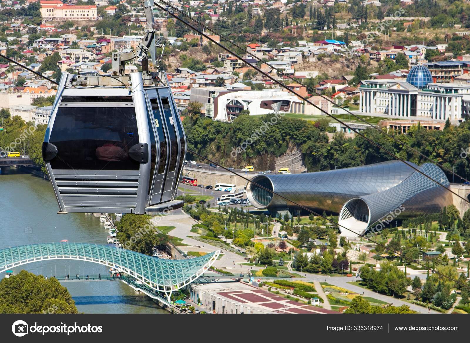 Low angle shot of a ropeway over the city under the clear sky — Stock ...