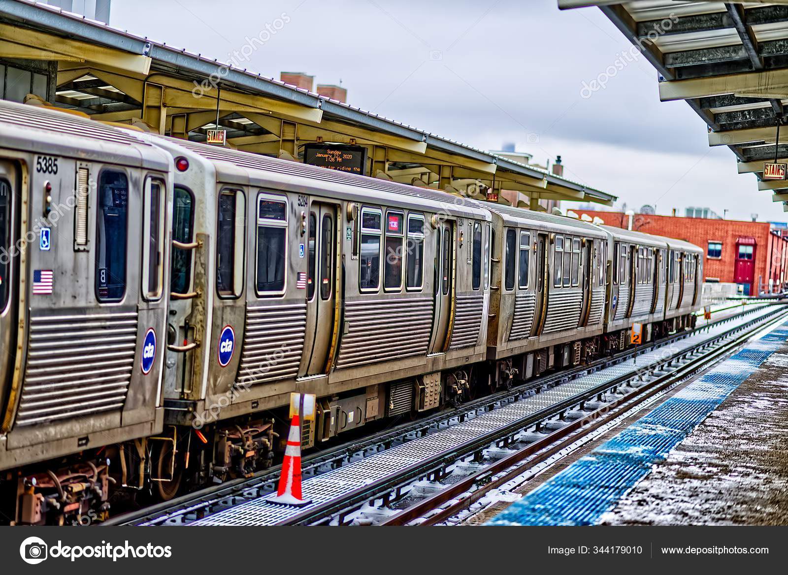 Metal train in the railway station in Chicago Stock Photo by ©Wirestock ...
