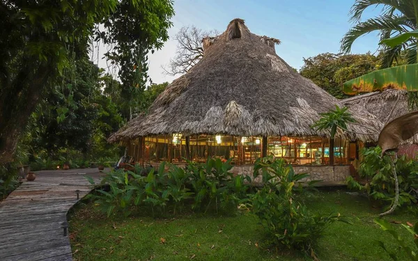 Cabana fotos de stock, imágenes de Cabana sin royalties | Depositphotos