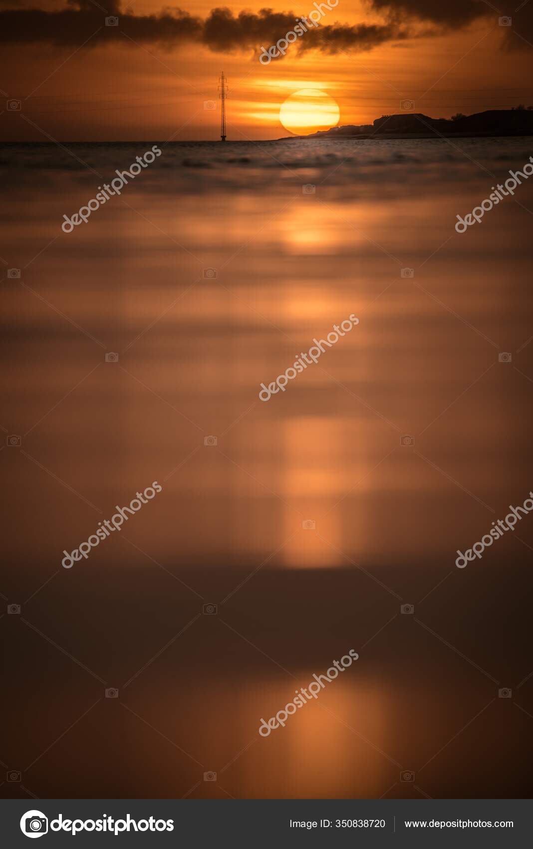 Vertical Shot Beautiful Scenery Sunset Sky — Stock Photo © Wirestock ...