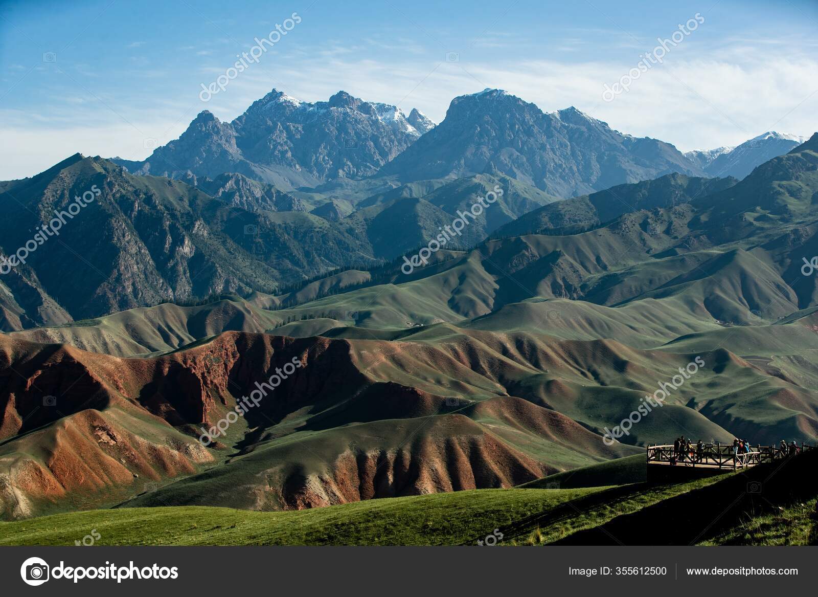 Beautiful Mountains Rocks Daytime — Stock Photo © Wirestock #355612500