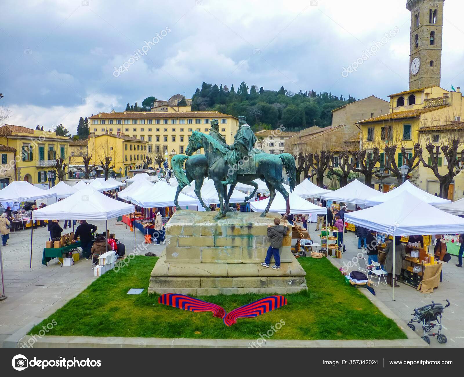 Soldier Riding Horse Statue Middle Buildings People Walking Florence ...