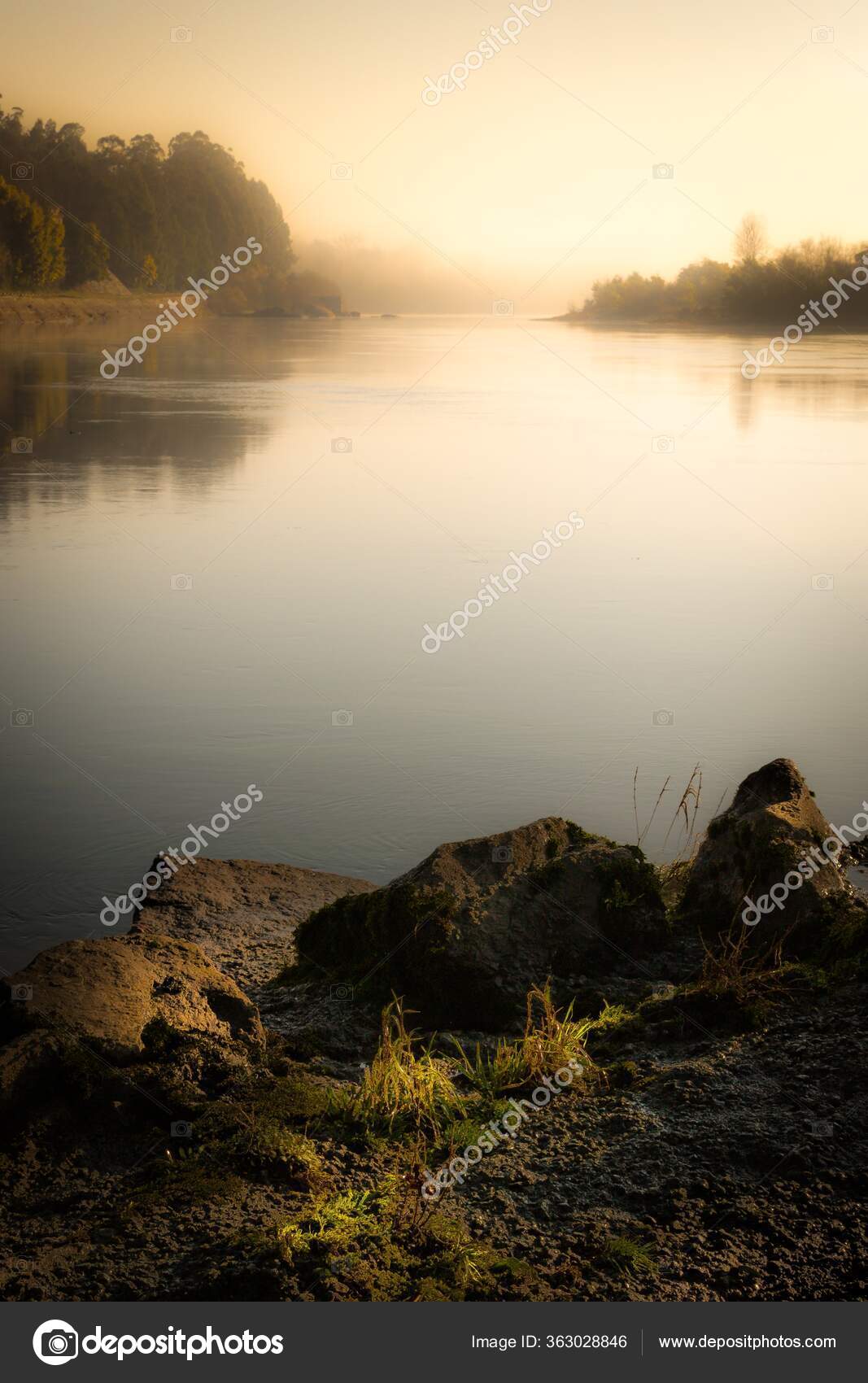 Vertical Shot Rio Minho River Which Longest River Galicia — Stock Photo ...