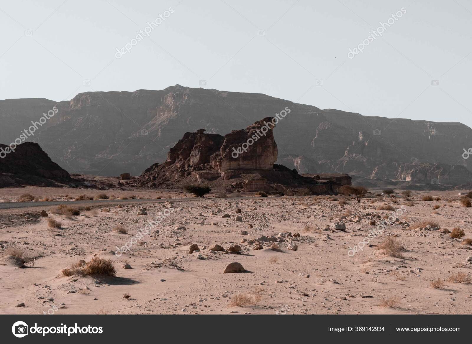 Beautiful View Big Rocks Middle Desert Surrounded Mountains — Stock ...