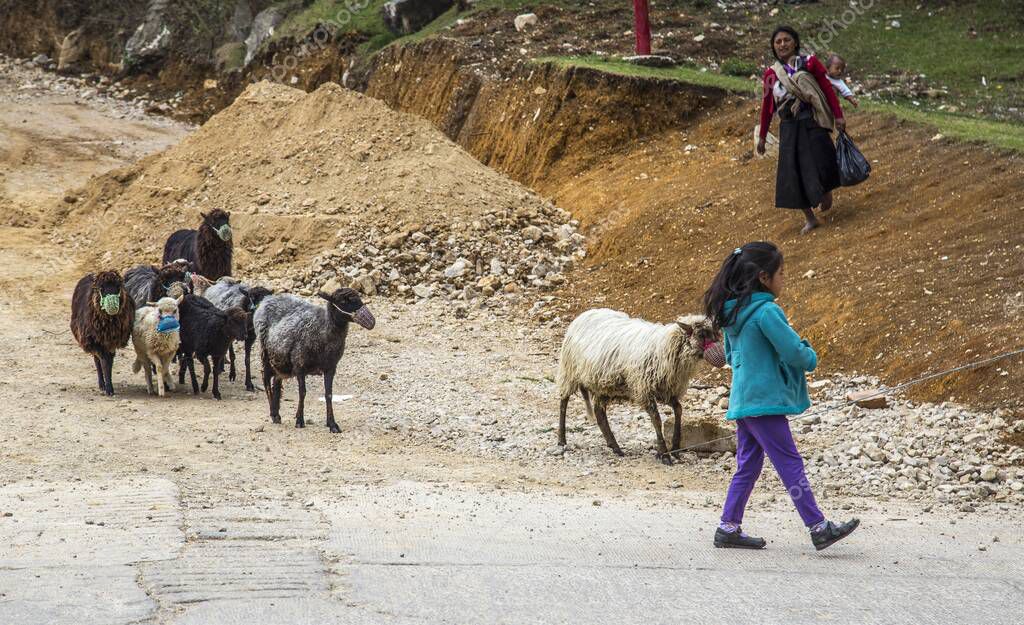 SAN JUAN CHAMULA, MÉXICO - 18 de marzo de 2017: El pueblo y sus ...