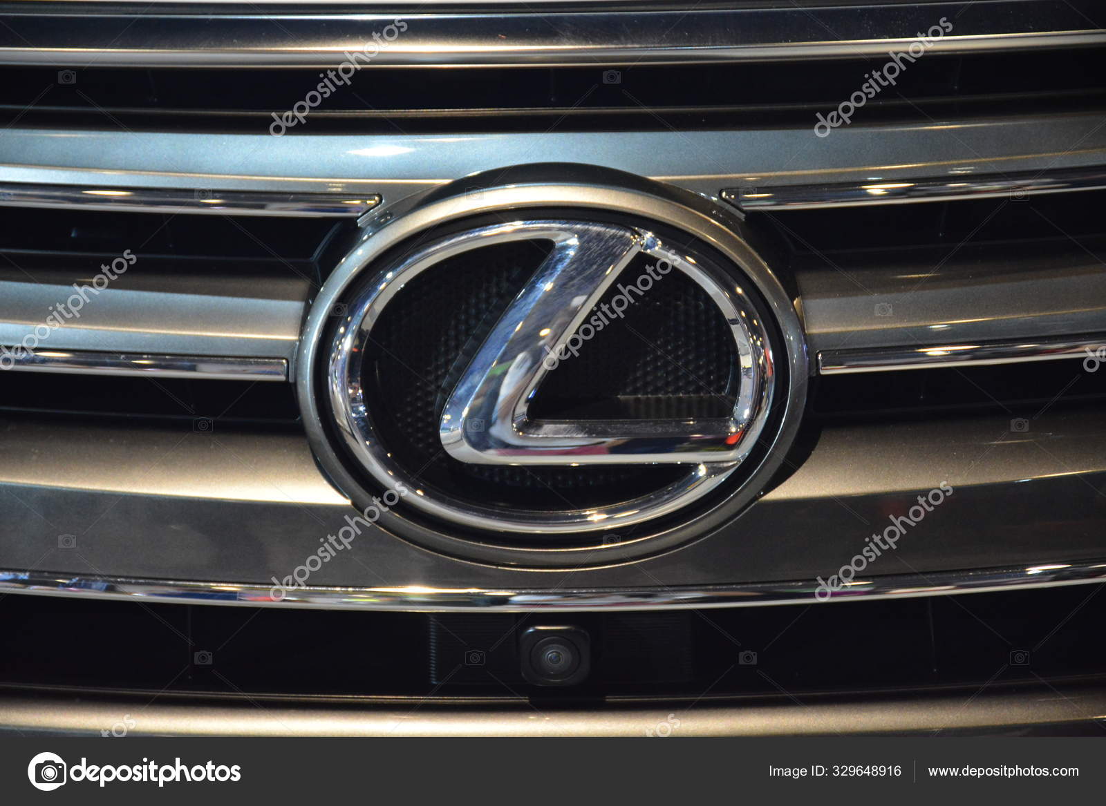 Lexus LX 570 SUV emblem at Manila Auto Salon — Stock Editorial Photo ...