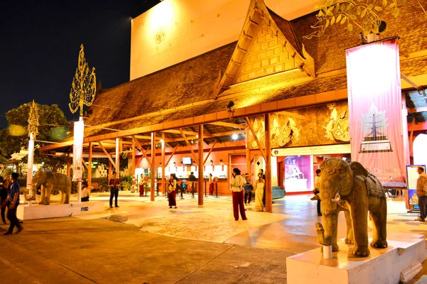 Fotos de Gibson amphitheatre and citywalk cinemas, Imagens de Gibson ...