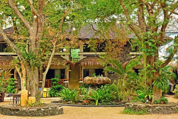 The tree river lodge images libres de droit, photos de The tree river ...