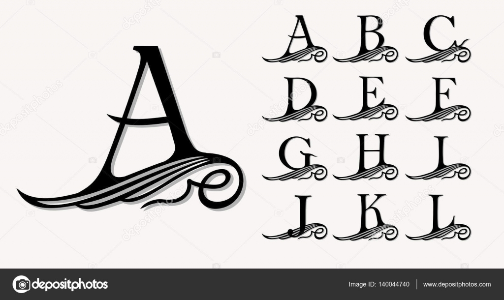 Calligraphie Majuscule A Coussin For Sale Avec L'œuvre « Lettre