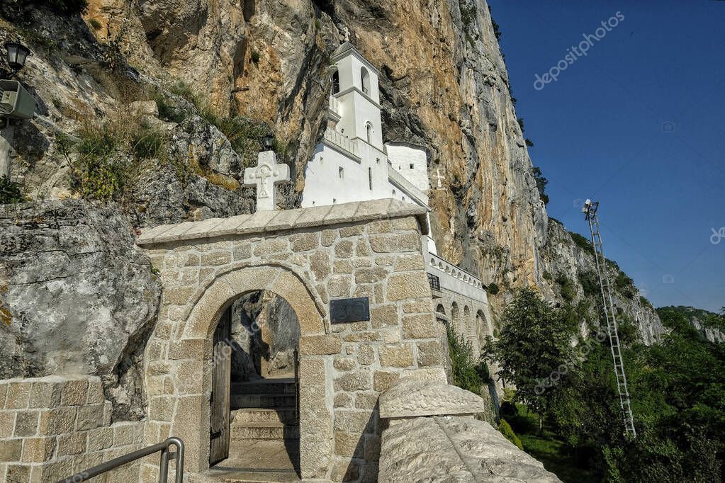 Monasterio de Ostrog es un monasterio de la Iglesia Ortodoxa Serbia ...
