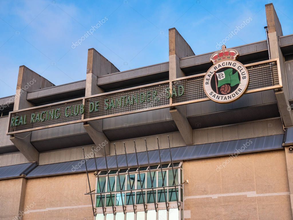 Santander, Cantabria, España; 28 / 12 / 2019: Fachada principal del ...