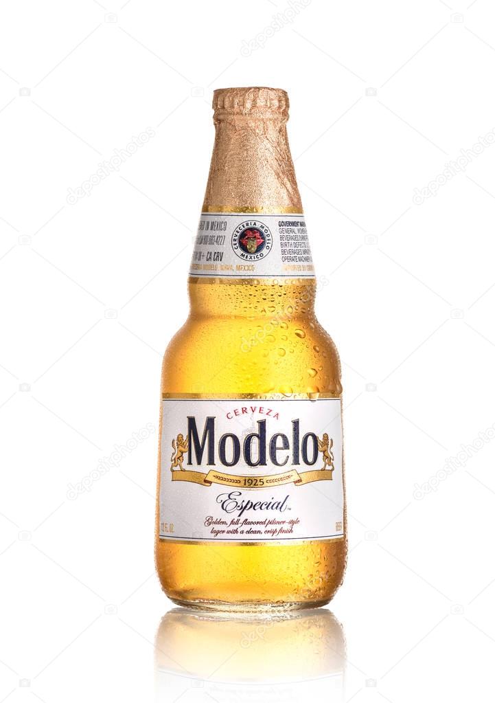 Los Angeles CA - 23 de agosto: Botella de Modelo Especial aislada sobre ...