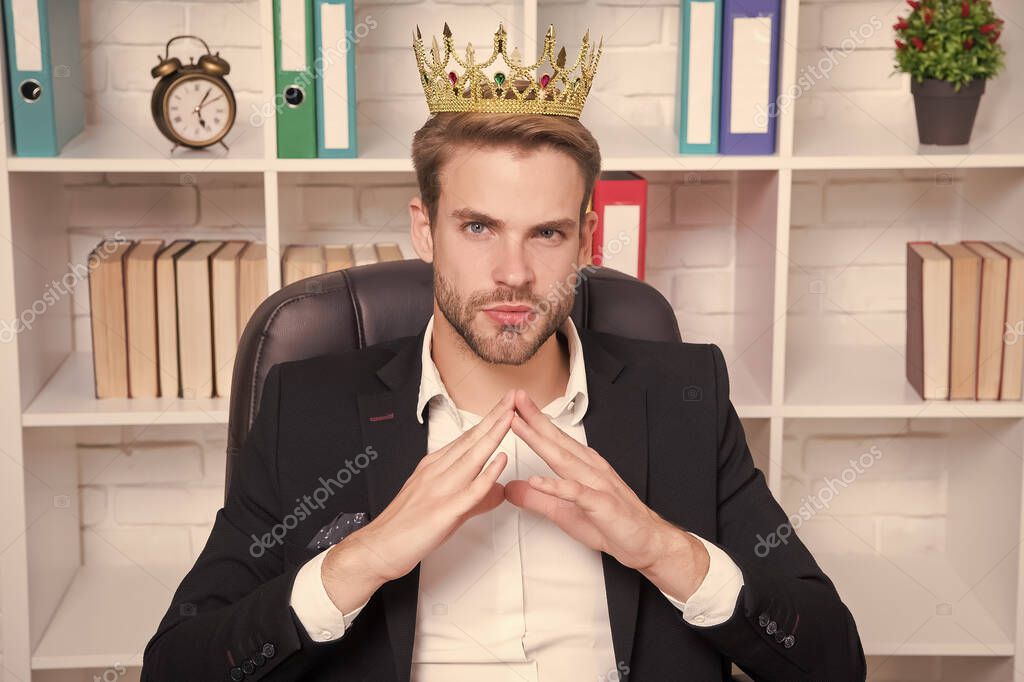 Soy el gran jefe aquí. Gran jefe en la oficina. El gran jefe lleva ...