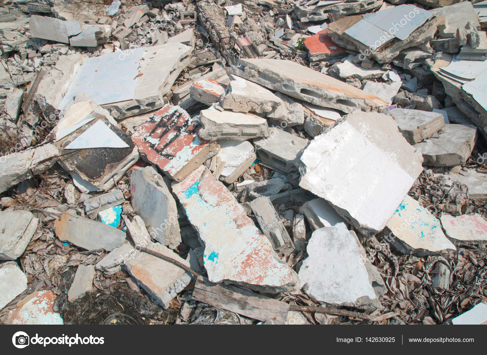 Concrete Rubble Debris Construction Site — Stock Photo © nnudoo #142630925