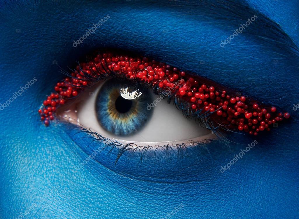 Macro y primer plano creativo maquillaje tema: Hermoso ojo femenino con ...
