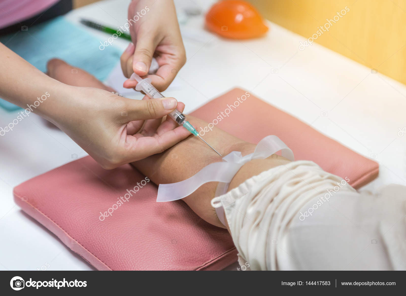 Nurse pricking needle syringe in the arm patient drawing blood sample ...