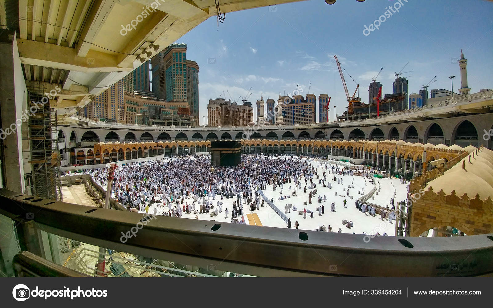 MECCA, ARABIA SAUDITA - 29 DE MARZO DE 2019 La puerta de la Kaaba llamada Multazam en la ...