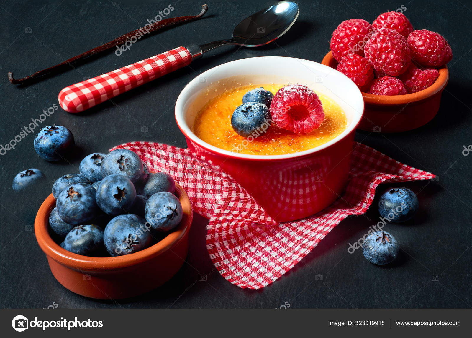 Creme Brulee Cream Brulee Burnt Cream Raspberry Blueberry Powdered ...