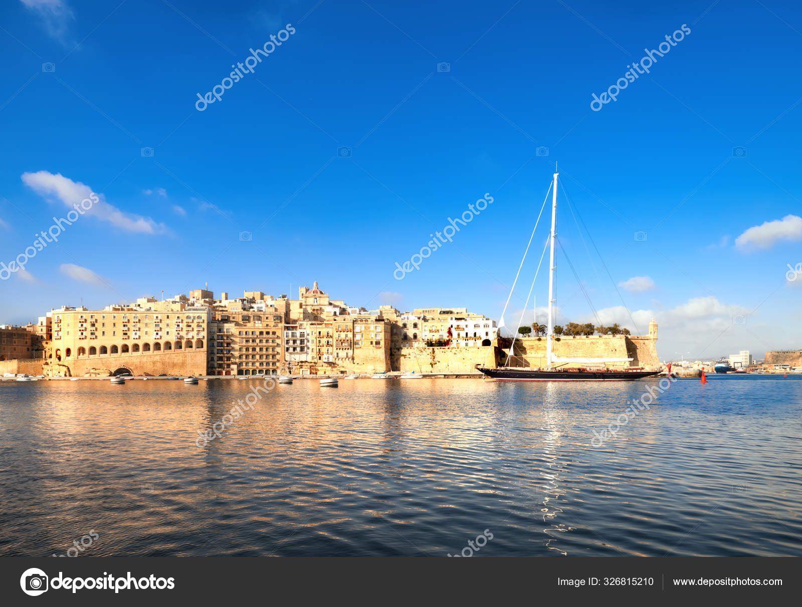 Sailing Ship Enters Grand Valetta Bay Malta View Senglea Traditional ...