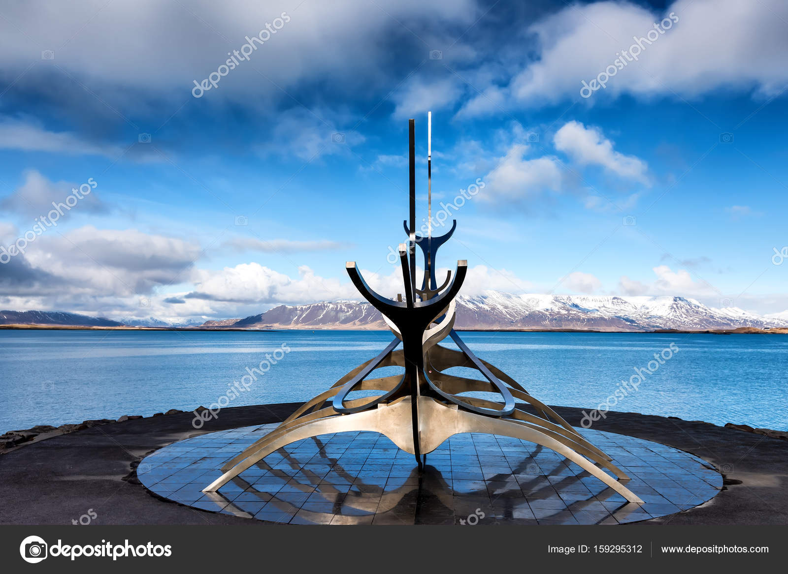 The Sun Voyager (Solfar) sculpture by Jon Gunnar Arnason on the — Stock ...