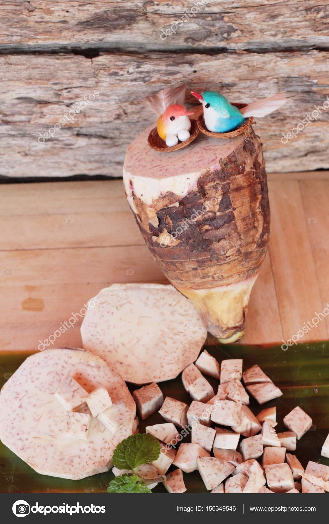 Taro root and taro cut small pieces — Stock Photo © seagamess #150349546