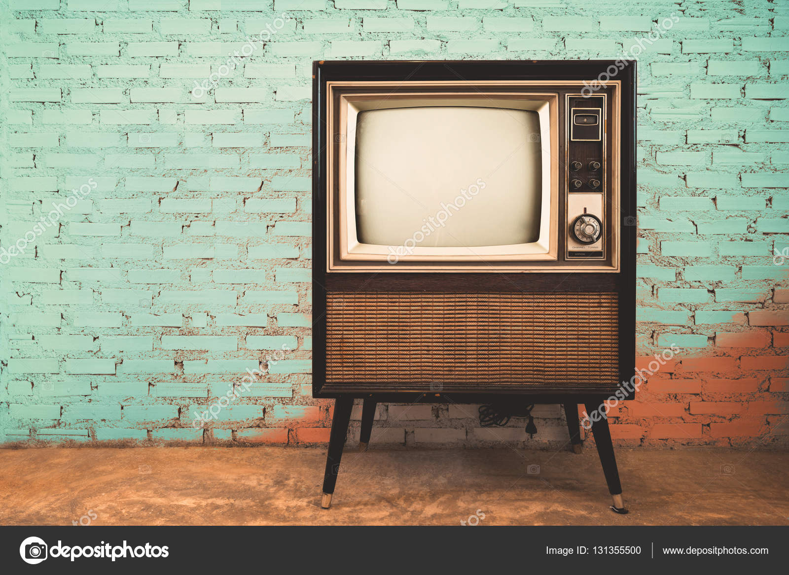 Retro old television — Stock Photo © jakkapan #131355500
