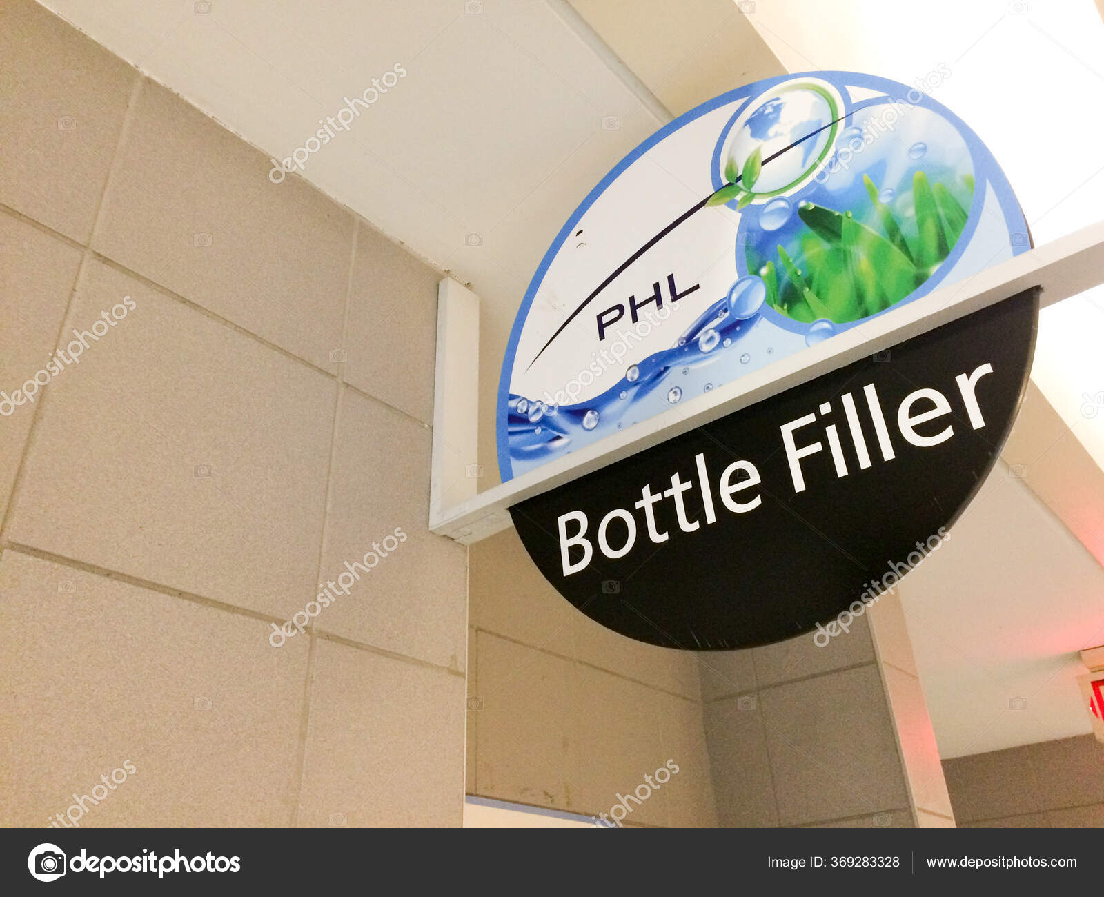 Water bottle refilling stations – Stock Editorial Photo ...