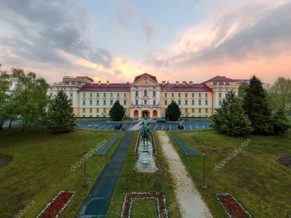Hungría Godollo. Universidad de St Stpehen. Increíble foto de drone en ...