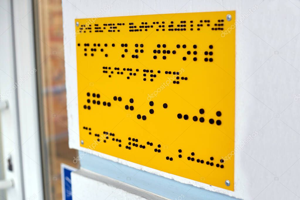Primer plano del Código Braille. Fondos y texturas abstractos amarillos ...