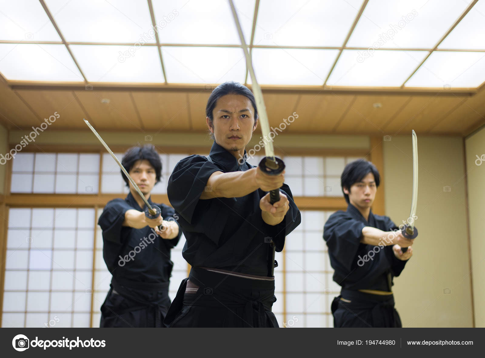 Samurai training in a traditional dojo in Tokyo — Stock Photo ...