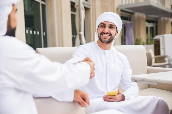 Dubai traditional people Stock Photos, Royalty Free Dubai traditional ...