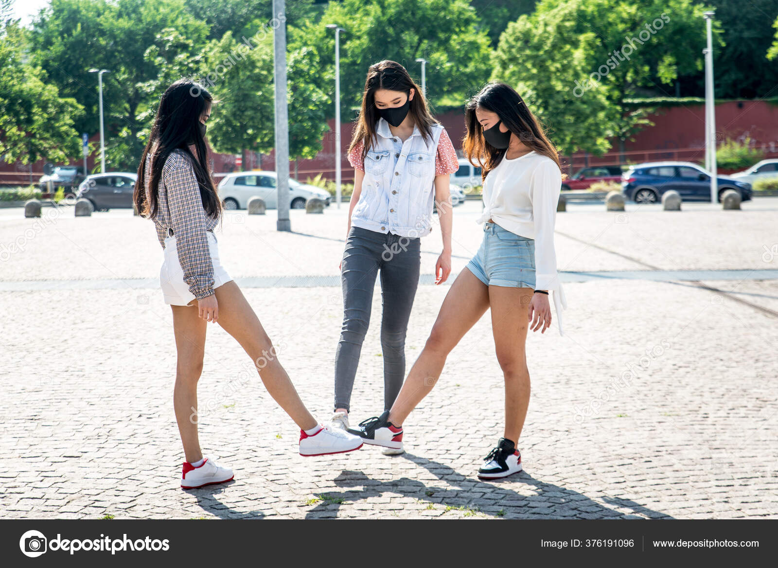 Group Asian Girls Going Out Quarantine Coronavirus Period Young Women ...