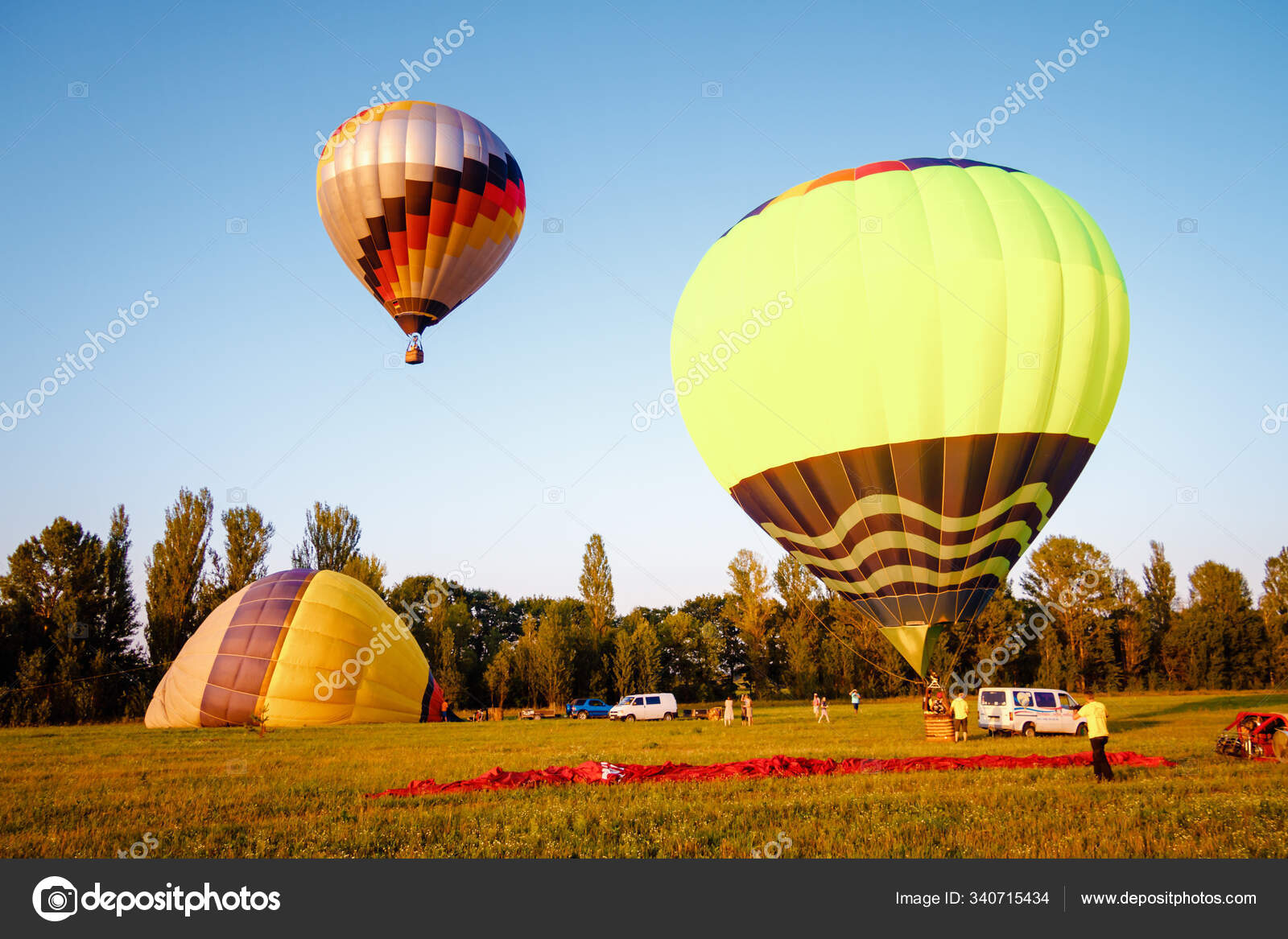 Balloon in the field. Preparing for flight. – Stock Editorial Photo ...