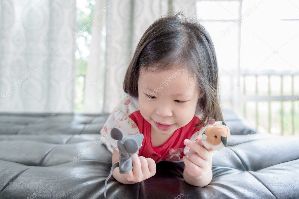 Girl playing with animal puppets Stock Photo by ©parinyabinsuk 128667104