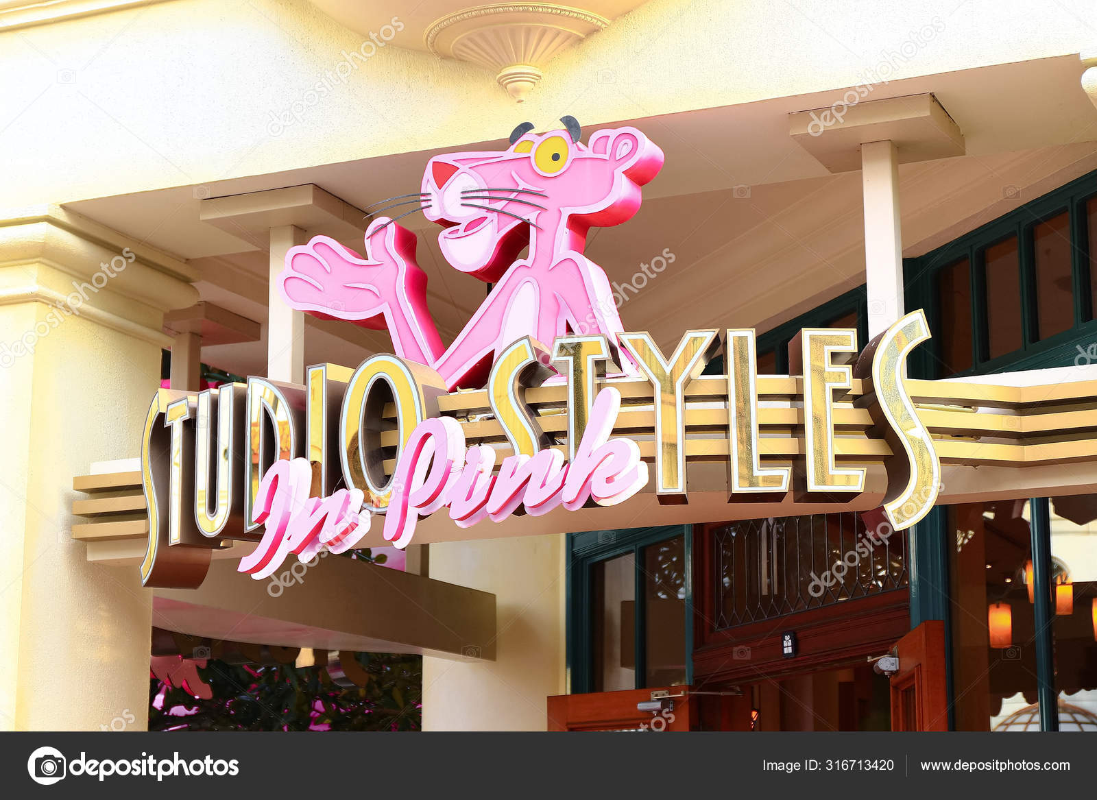 Osaka Japan Apr 2017 Pink Panther Universal Studios Japan — Stock ...