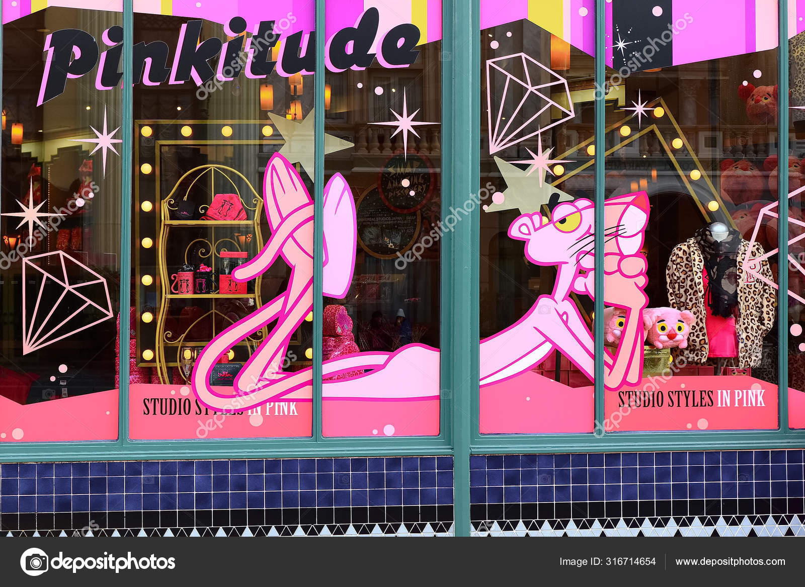 Osaka Japan Apr 2017 Pink Panther Universal Studios Japan — Stock ...