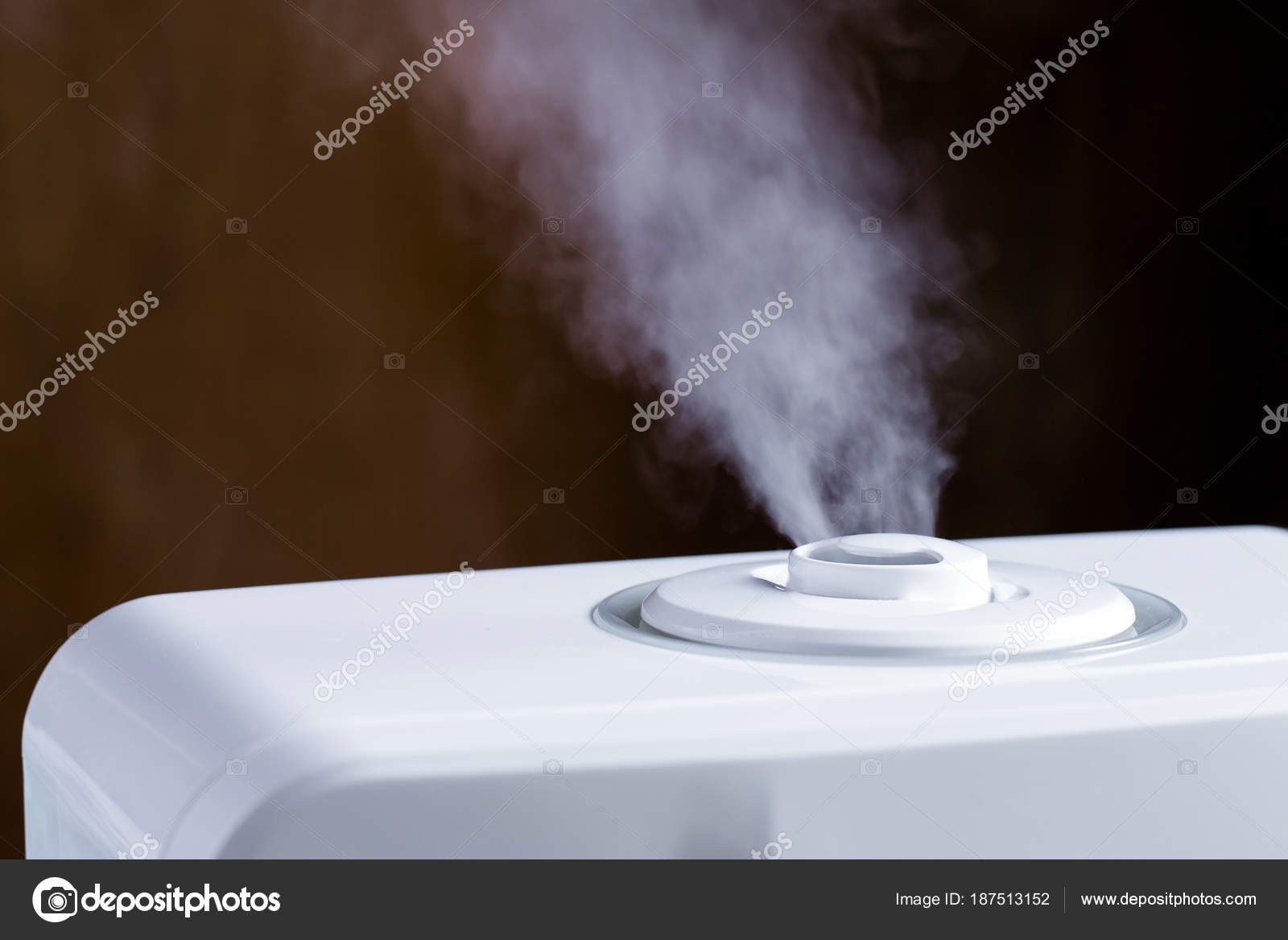 Ultrasonic humidifier in the house. Humidification. Vapor — Stock Photo ...