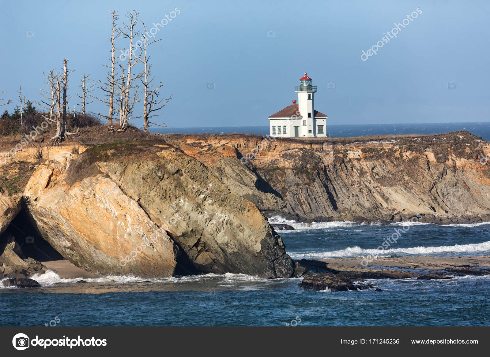 Cape Arago Lighthouse on the Oregon Coast — Stock Photo © aiisha #171245236